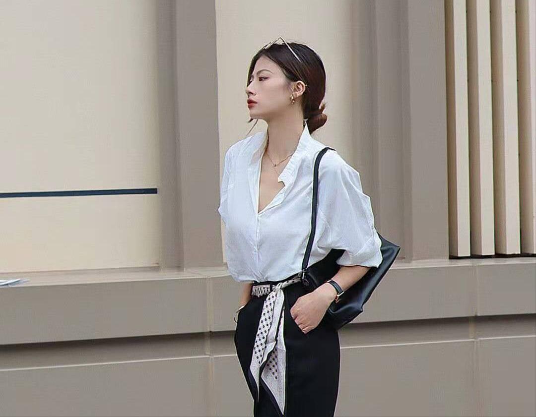 穿来穿去，还是“黑裤子”更百搭，4种搭配思路，帮你提升时髦感