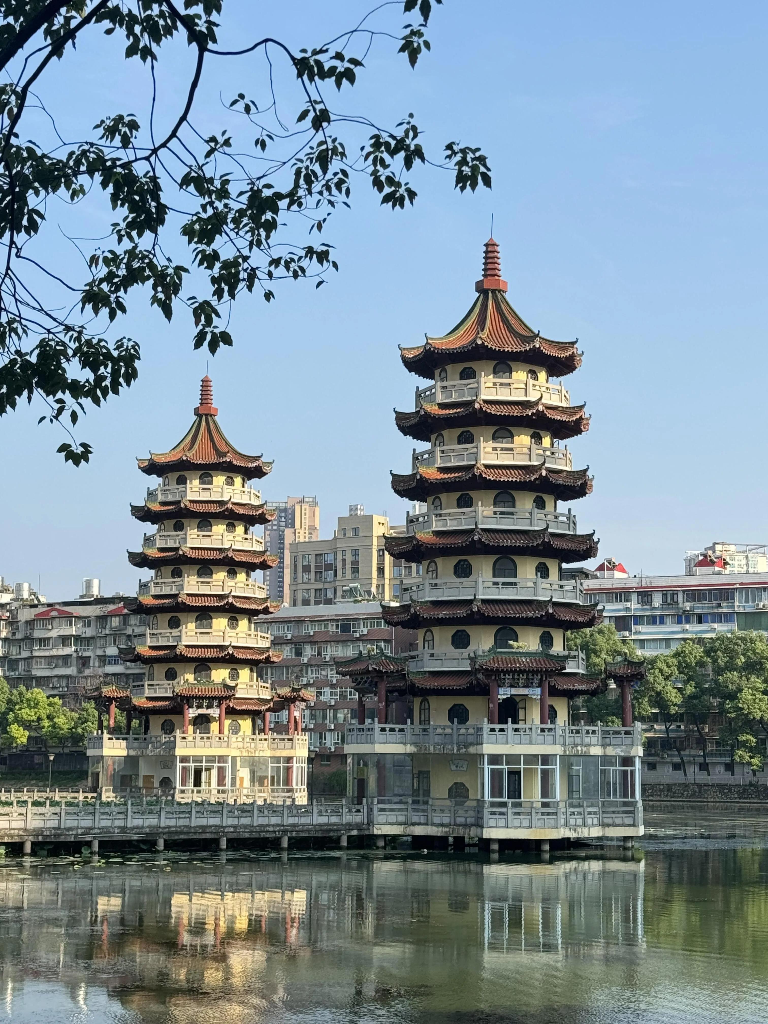 武汉变身Mayday land：五月天粉丝打卡攻略与观演指南